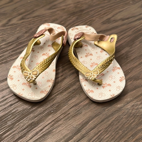 Havaianas | Shoes | Havianas Size 22 Baby Flip Flop Gold | Poshmark